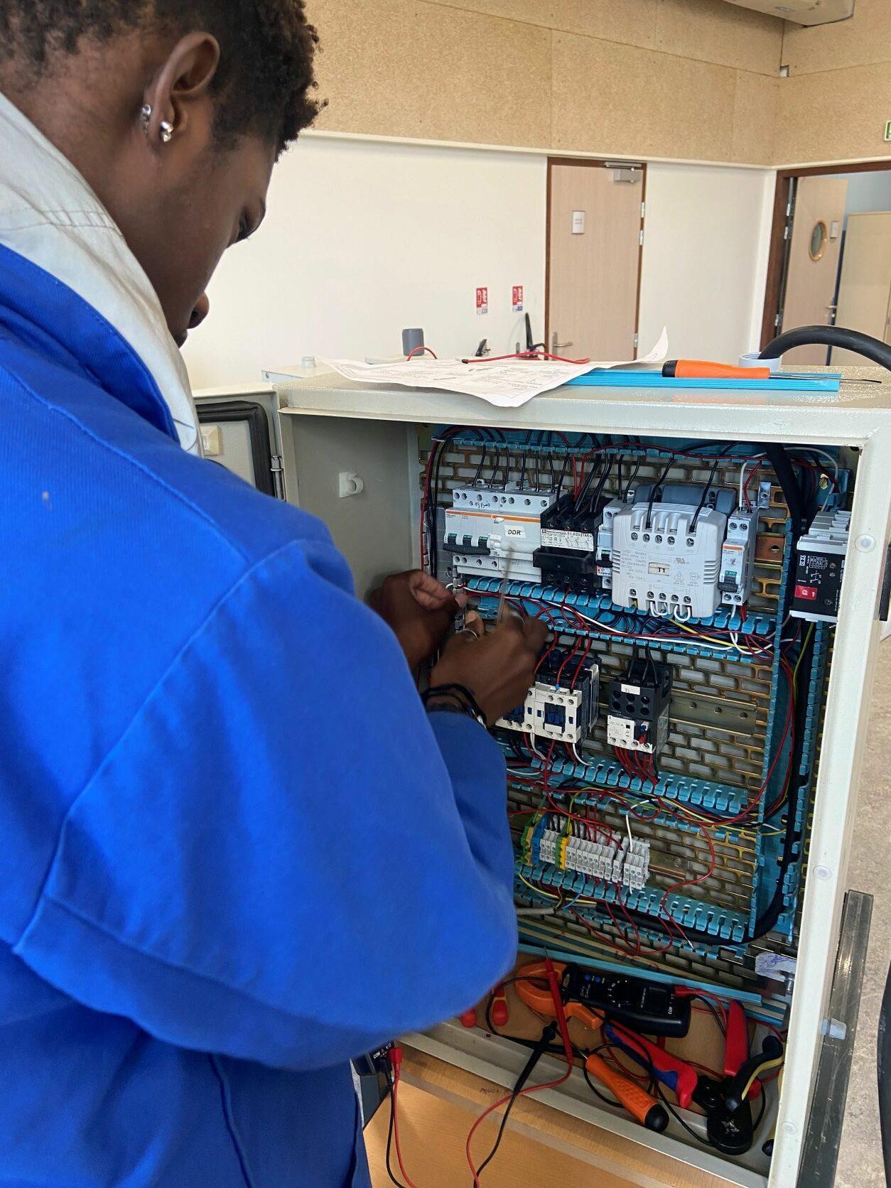 CAP Electricien - Lycée des métiers Gabriel Peri